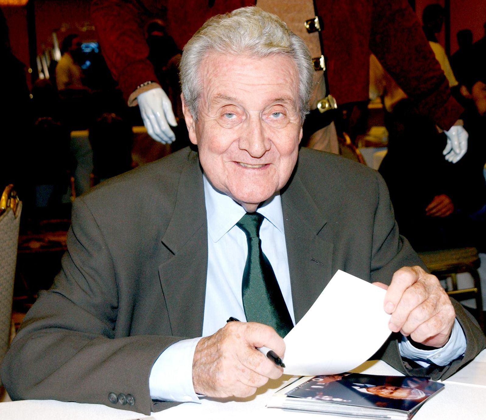 Fallece el actor británico Patrick Macnee a los 93 años - Cine y TV ...