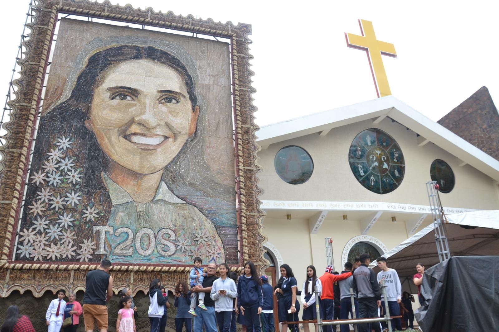 Devoción y fe a Chiquitunga - - ABC Color