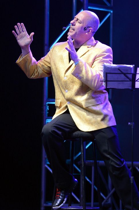 El humor obsceno de Yayo hizo reír a público asunceno - Artes y ...