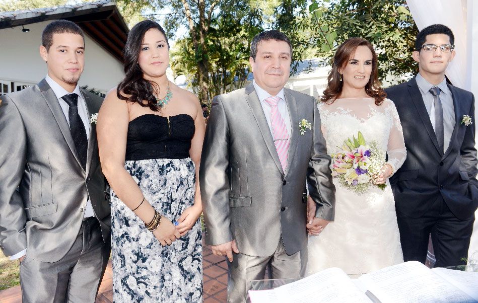 Griselda Giménez Isasi y César Calderini Pereira - Sociales - ABC Color