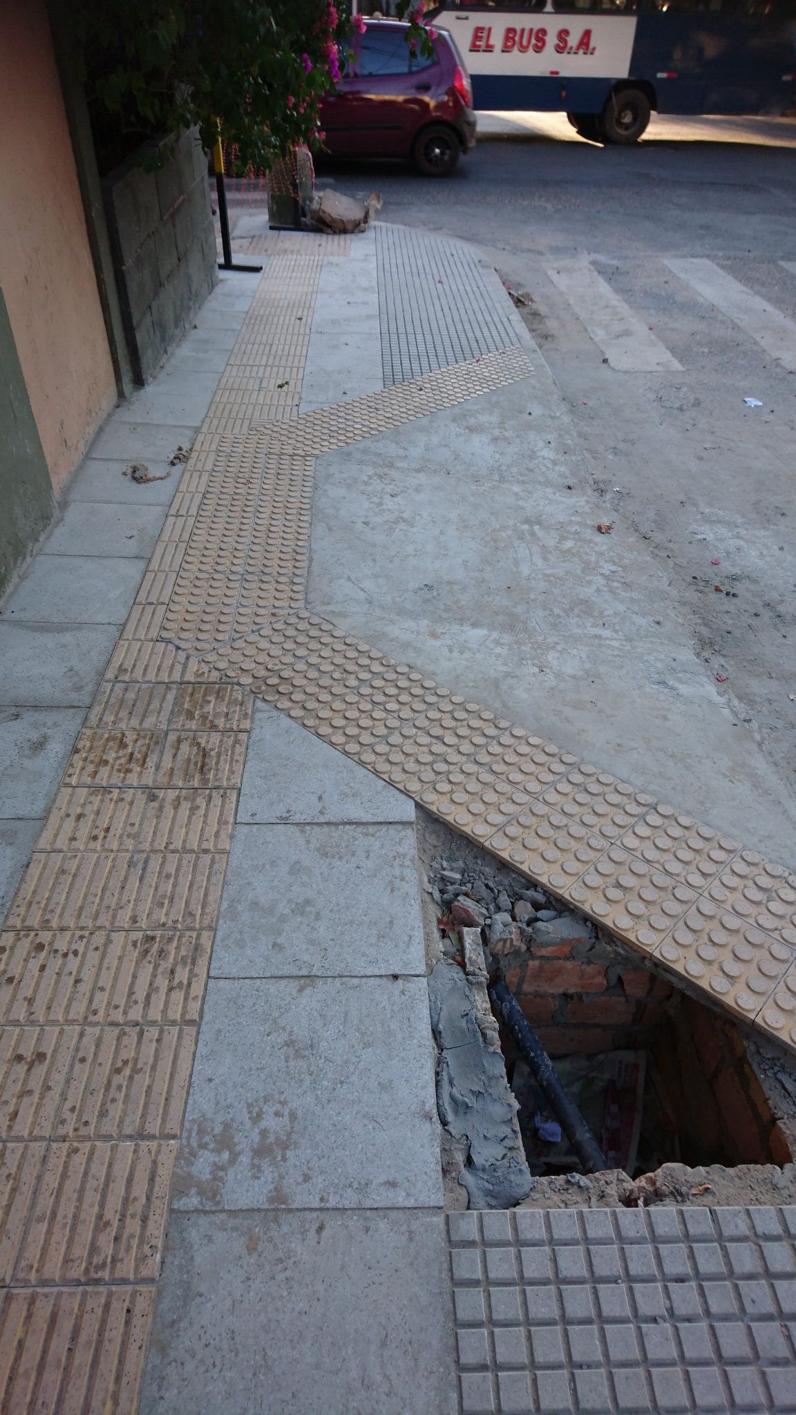 Vereda peligrosa en el centro de Asunción - Crónicas Ciudadanas - ABC Color