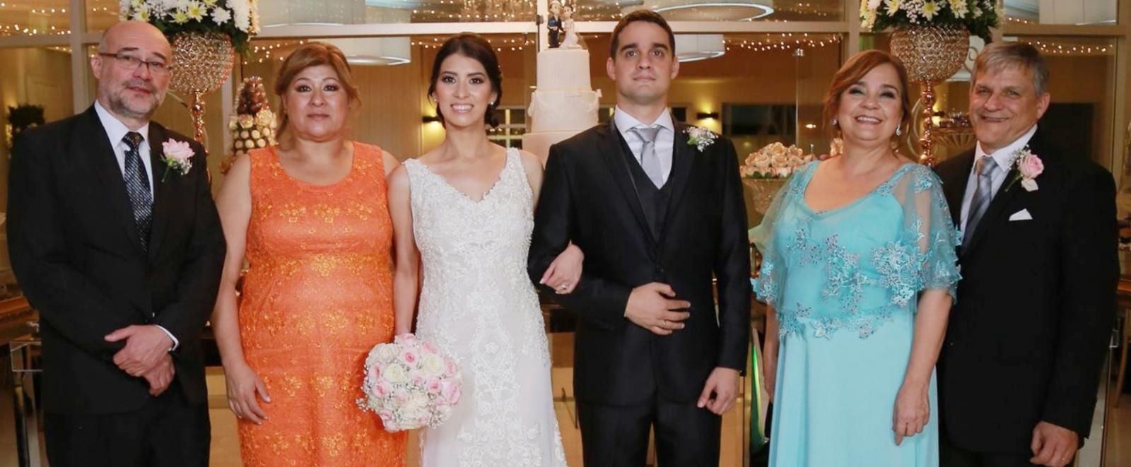 El sí de Paola Presentado y Alberto Lobo - Sociales - ABC Color