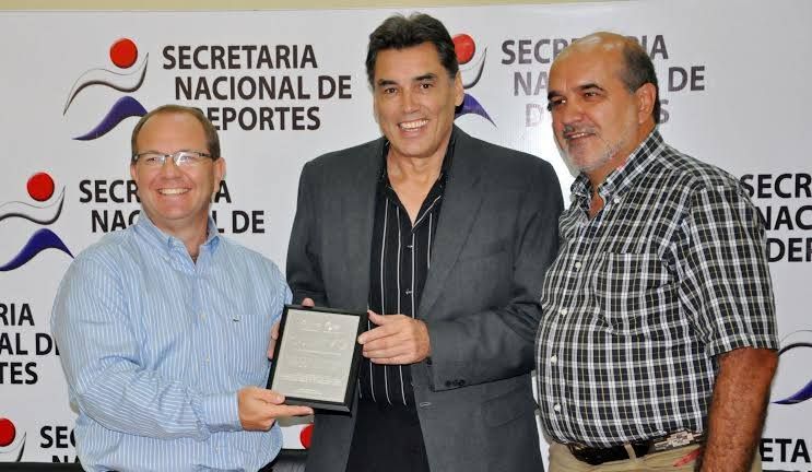 Reconocimiento a Víctor Manuel Pecci - Polideportivo - ABC Color