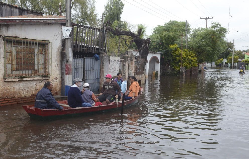 Agua e inmundicia en capital - Nacionales - ABC Color