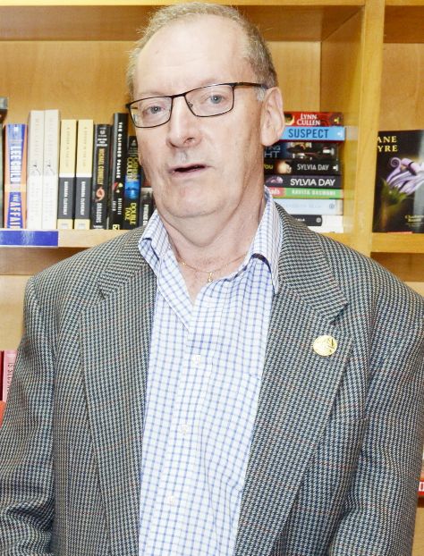 Andrew Nickson presenta su diccionario histórico del país - Artes y ...