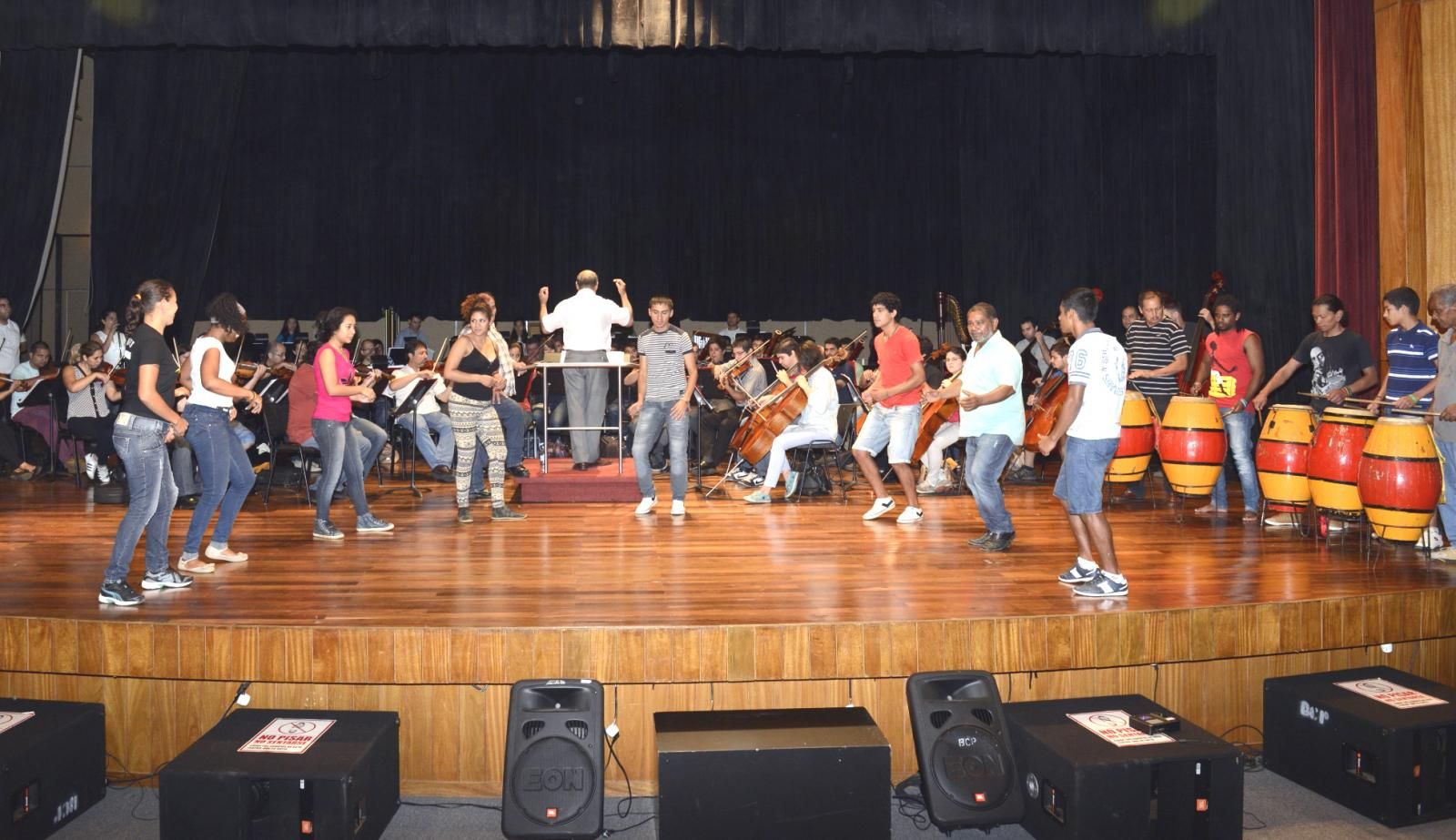 La OSN festeja al ritmo de tambores - Weekend - ABC Color