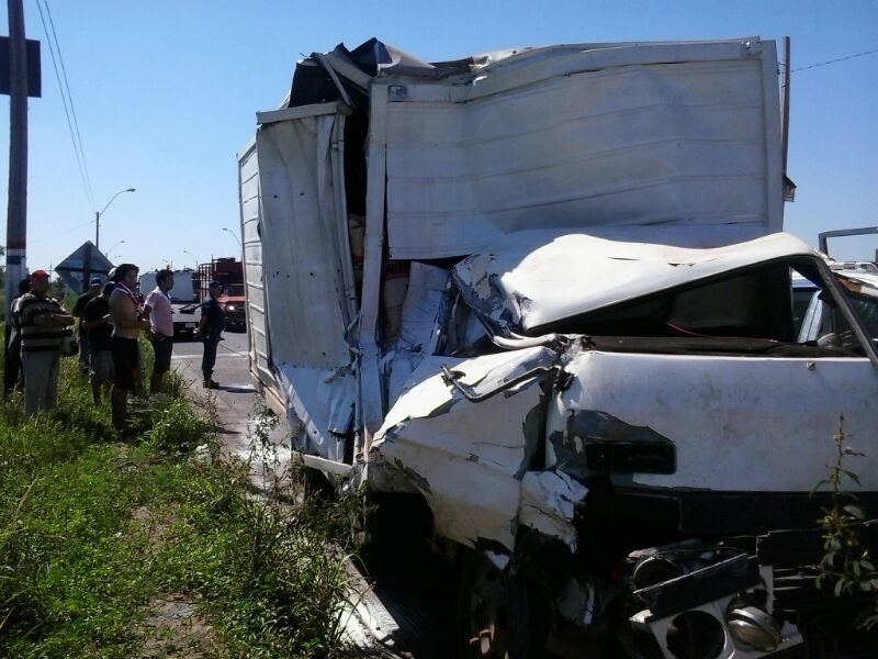 Camión Pierde Los Frenos Y Causa Accidente Nacionales Abc Color