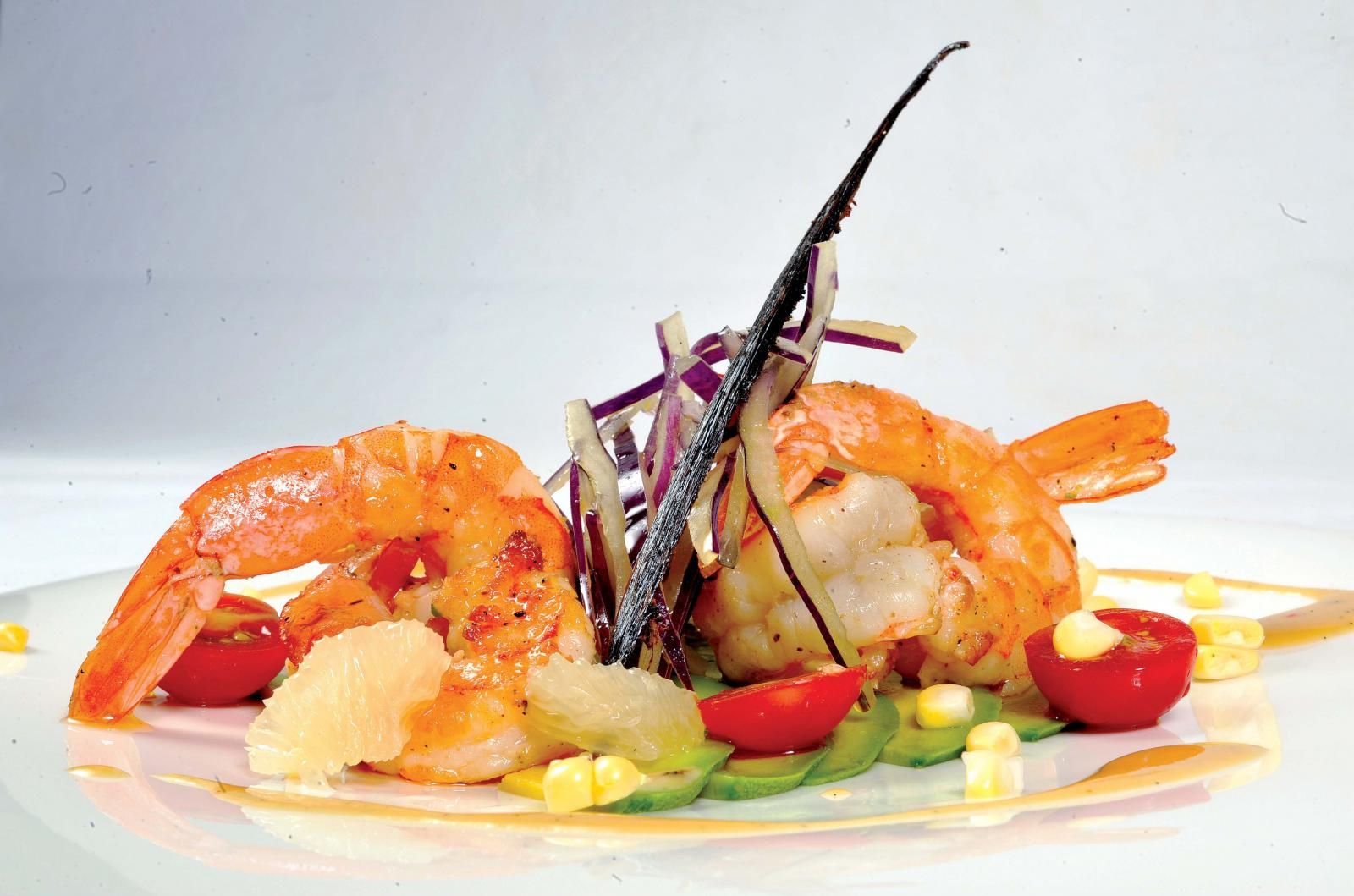 Langostinos poêlée sobre carpaccio de aguacate - Gastronomia - ABC Color