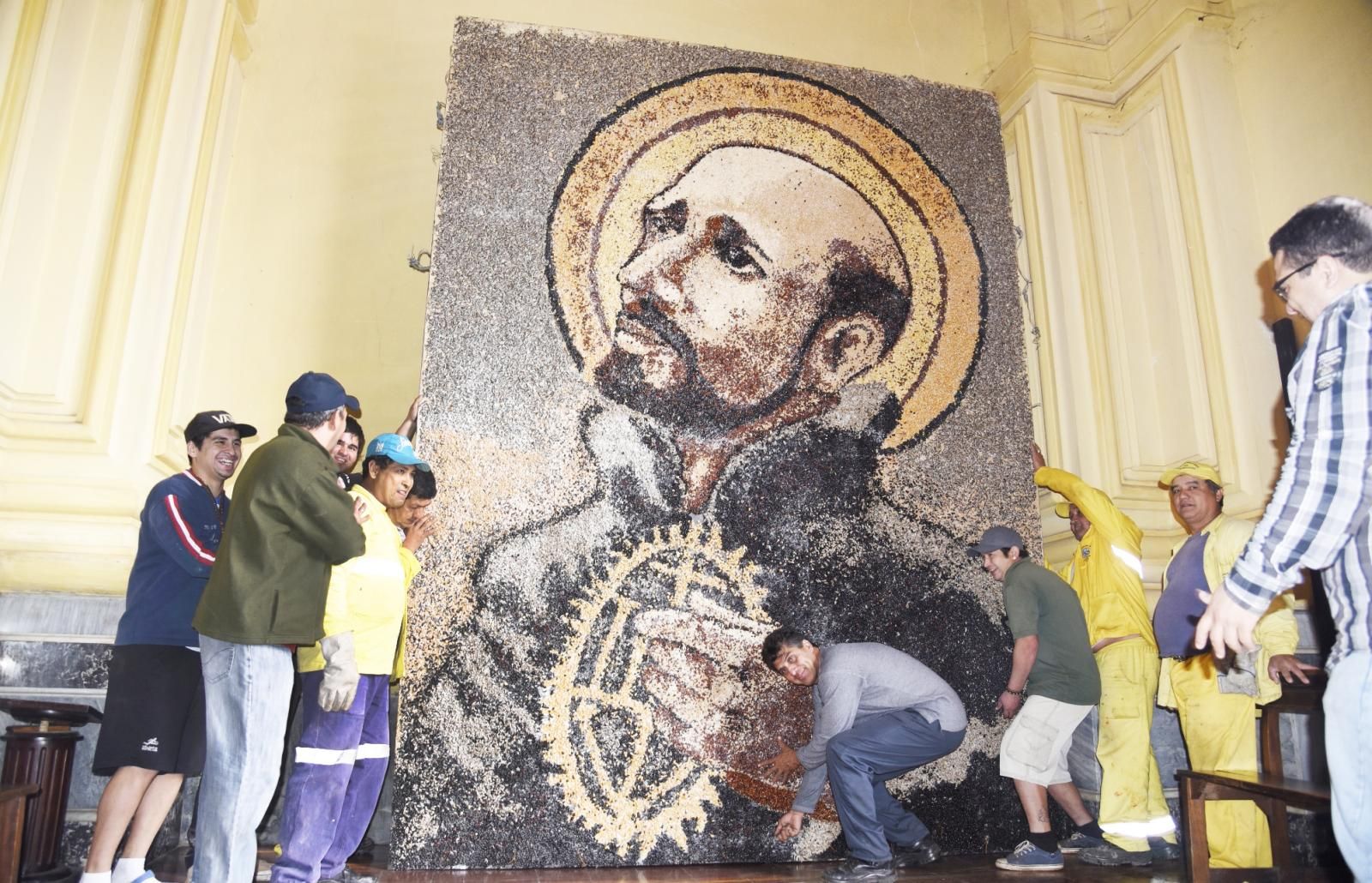 San Ignacio y San Francisco ya están en la iglesia de La Encarnación ...