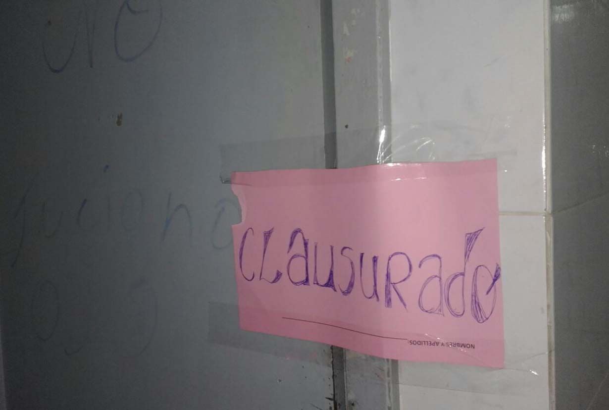 Baños asquerosos y clausurados en el IPS - Ciudadano digital - ABC Color