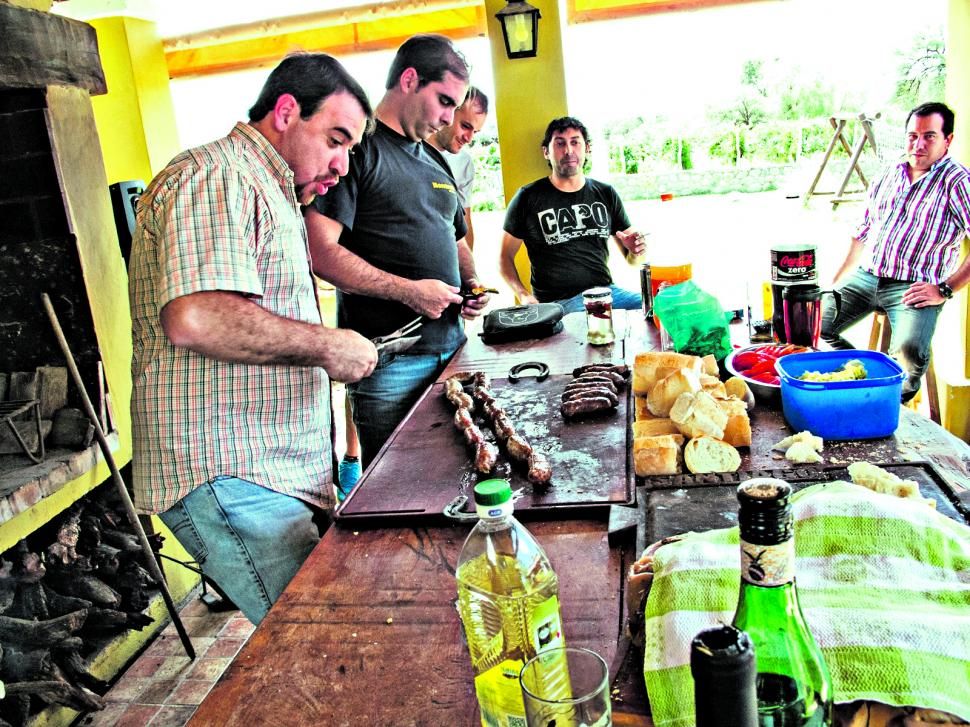 El asado es la mejor compañía para una noche inolvidable con tus amigos ...