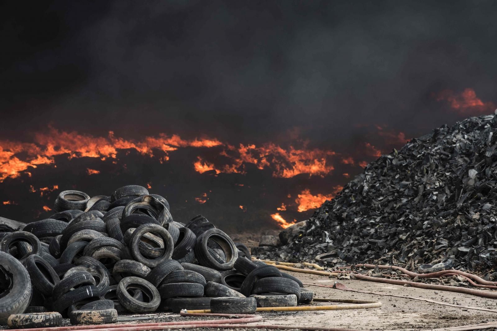 Cientos de evacuados por quema de neumáticos en España - Mundo - ABC Color