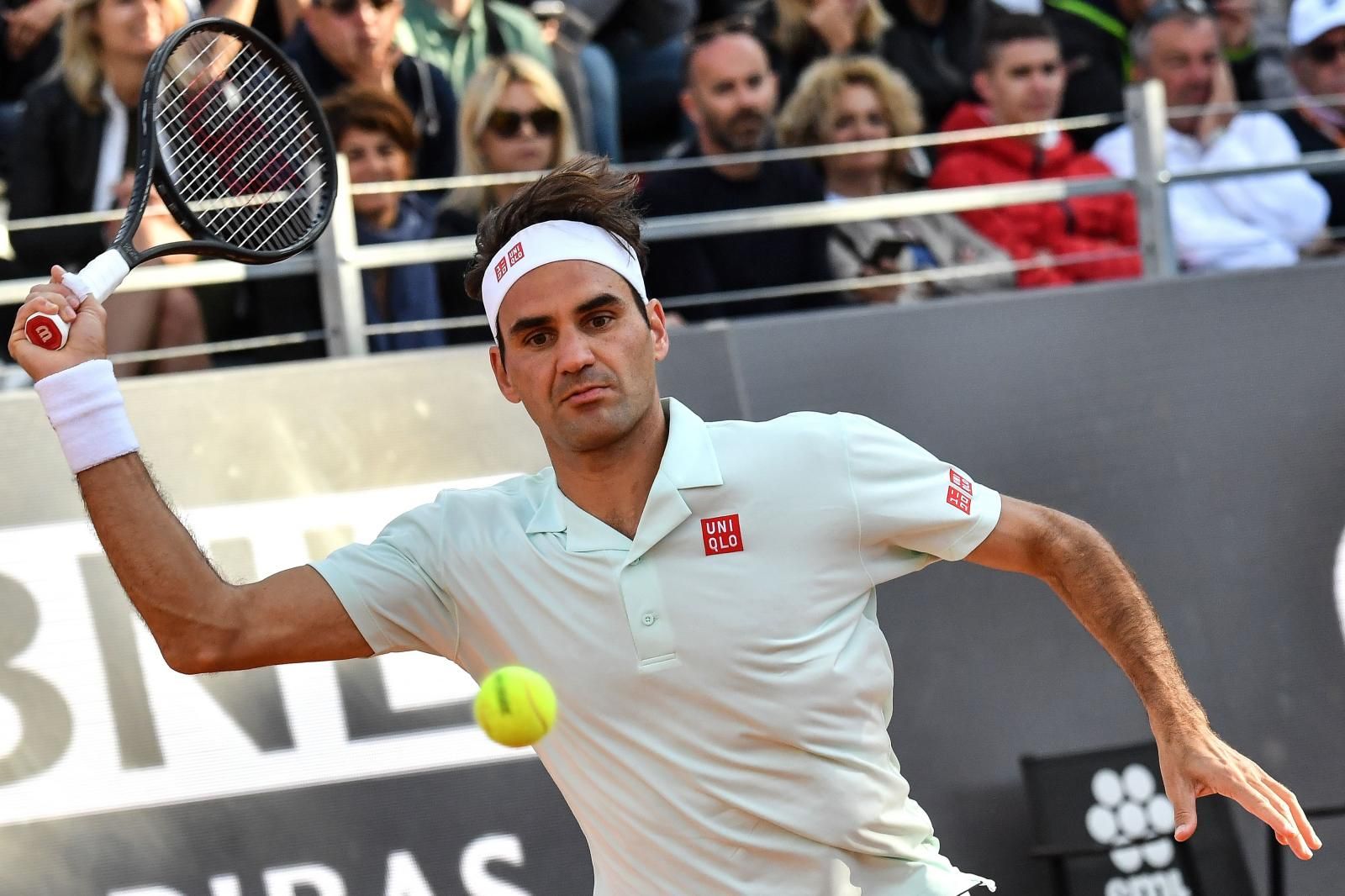 Federer sobrevive a la solidez de Coric - Tenis - ABC Color