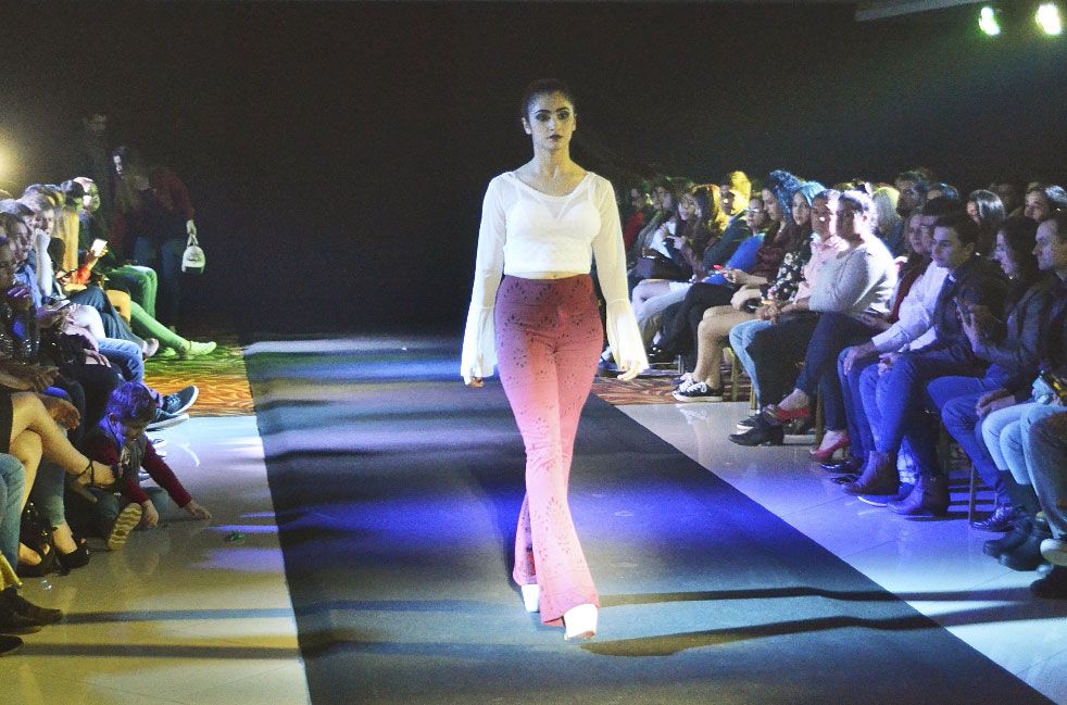 Modelaje amateur en CDE - 3 Fronteras - ABC Color