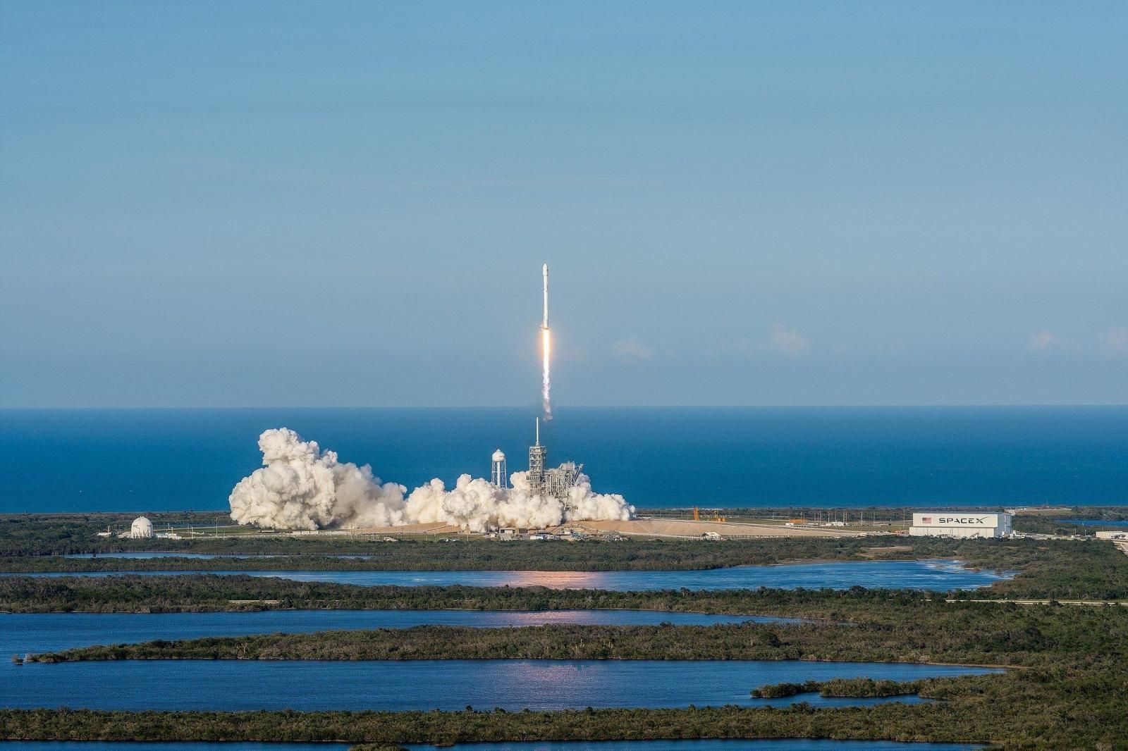 SpaceX lanza con éxito al espacio cohete reutilizable - Ciencia - ABC Color