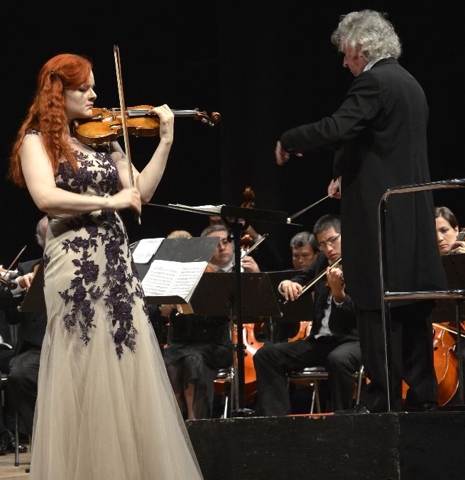 La OSCA finalizó su ciclo 2014 junto a la violinista Rachel Kolly D ...
