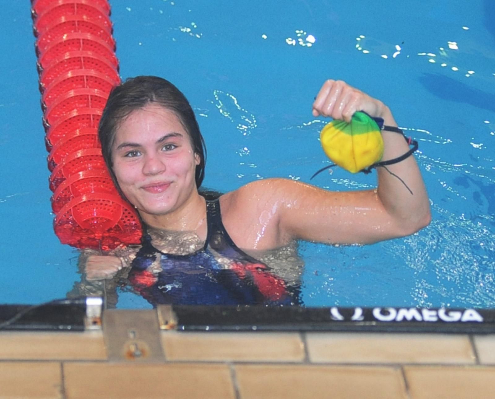 Luana Alonso se consolida como figura en el agua - Deportes - ABC Color