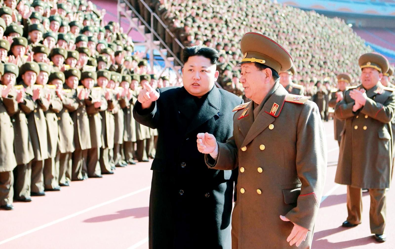 Dramáticas imágenes de un soldado norcoreano escapando a la libertad ...