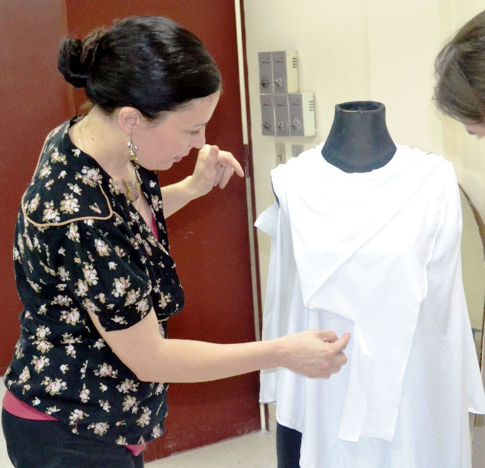 Modelista plantea fusión de empirismo y alta costura - - ABC Color