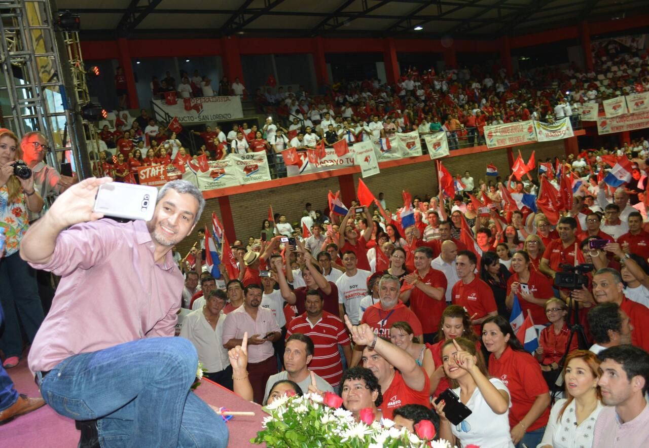 Una noche de mitines políticos - Galerías de imágenes - ABC Color