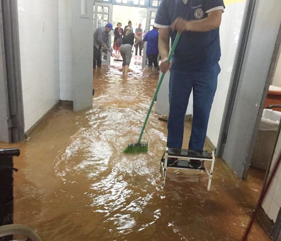 Director de hospital inundado: “No falló nada” - Nacionales - ABC Color