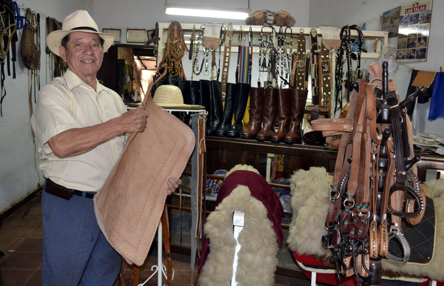 Toda una vida dedicada a la talabartería - Gaceta del Sur - ABC Color
