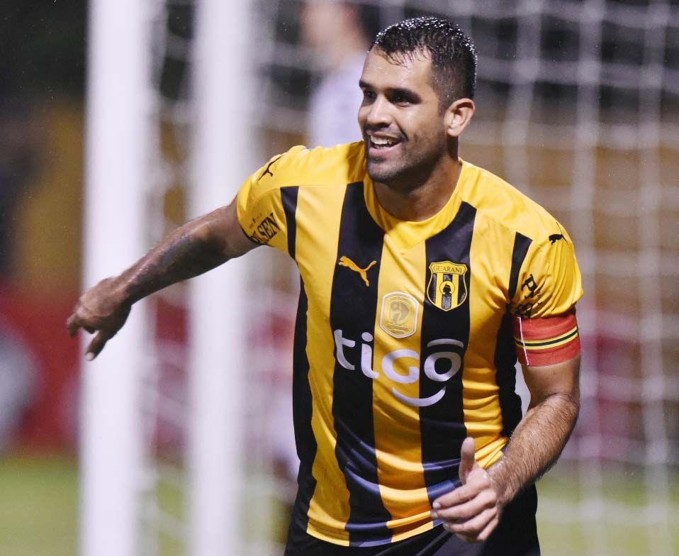 Rolón extiende contrato por cuatro días - Fútbol - ABC Color