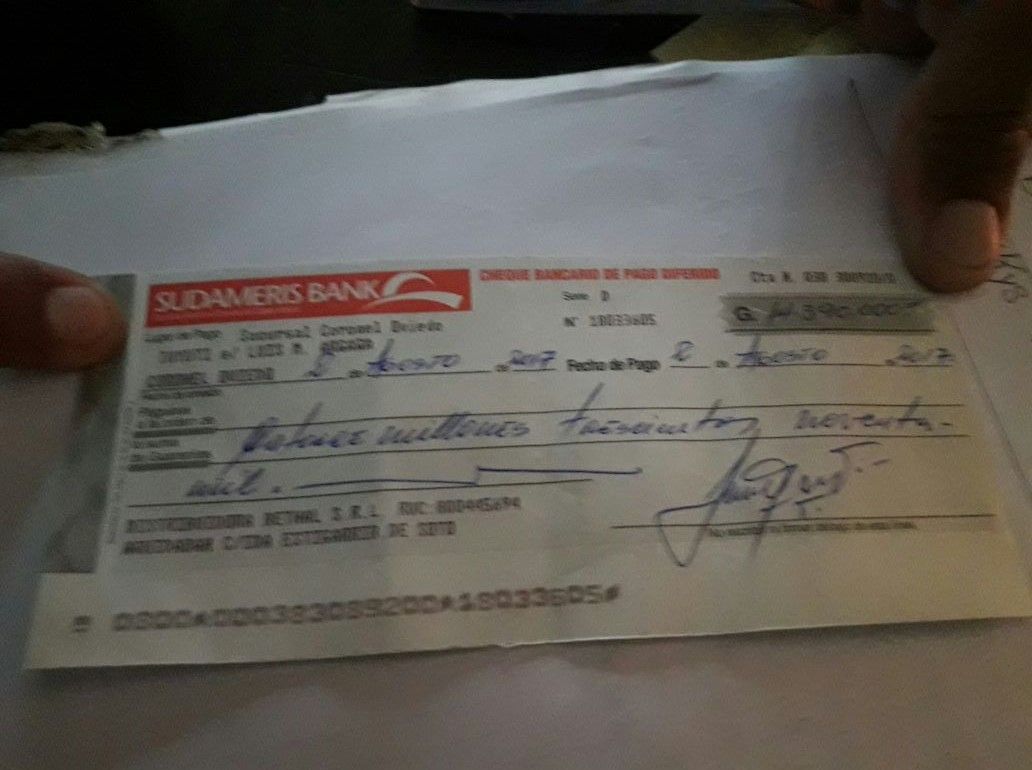Compraron alcohol con cheque falso - Nacionales - ABC Color