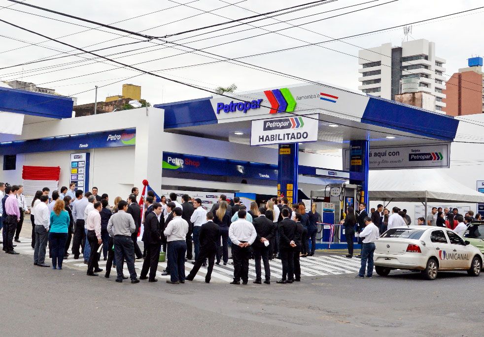 Emblema de Petropar, también en el centro - Economía - ABC Color