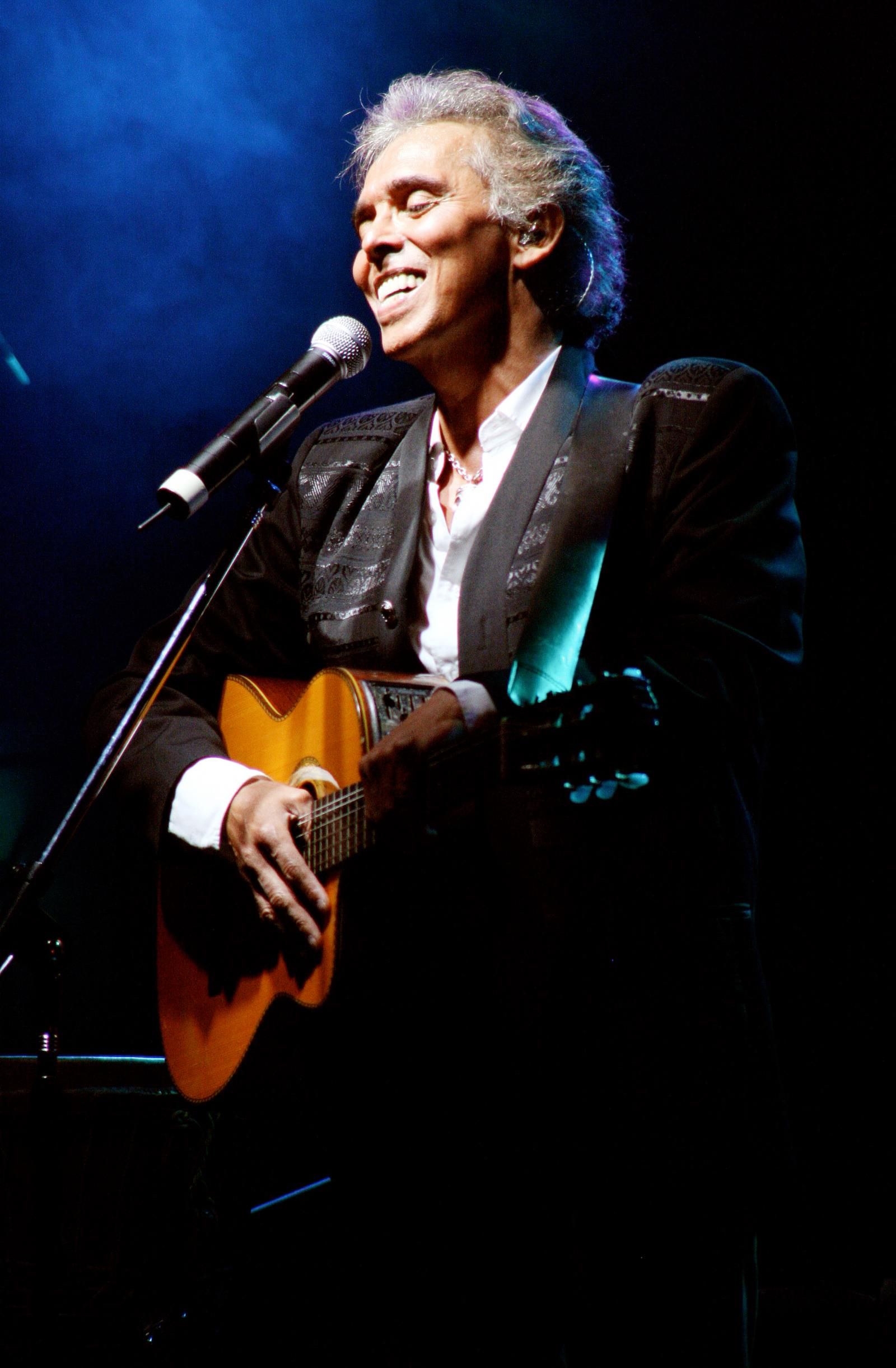 Jairo canta en cita solidaria - Weekend - ABC Color