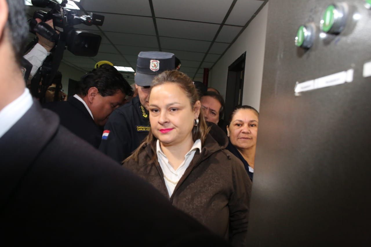 Esposa de Díaz Verón vuelve a su casa - Nacionales - ABC Color