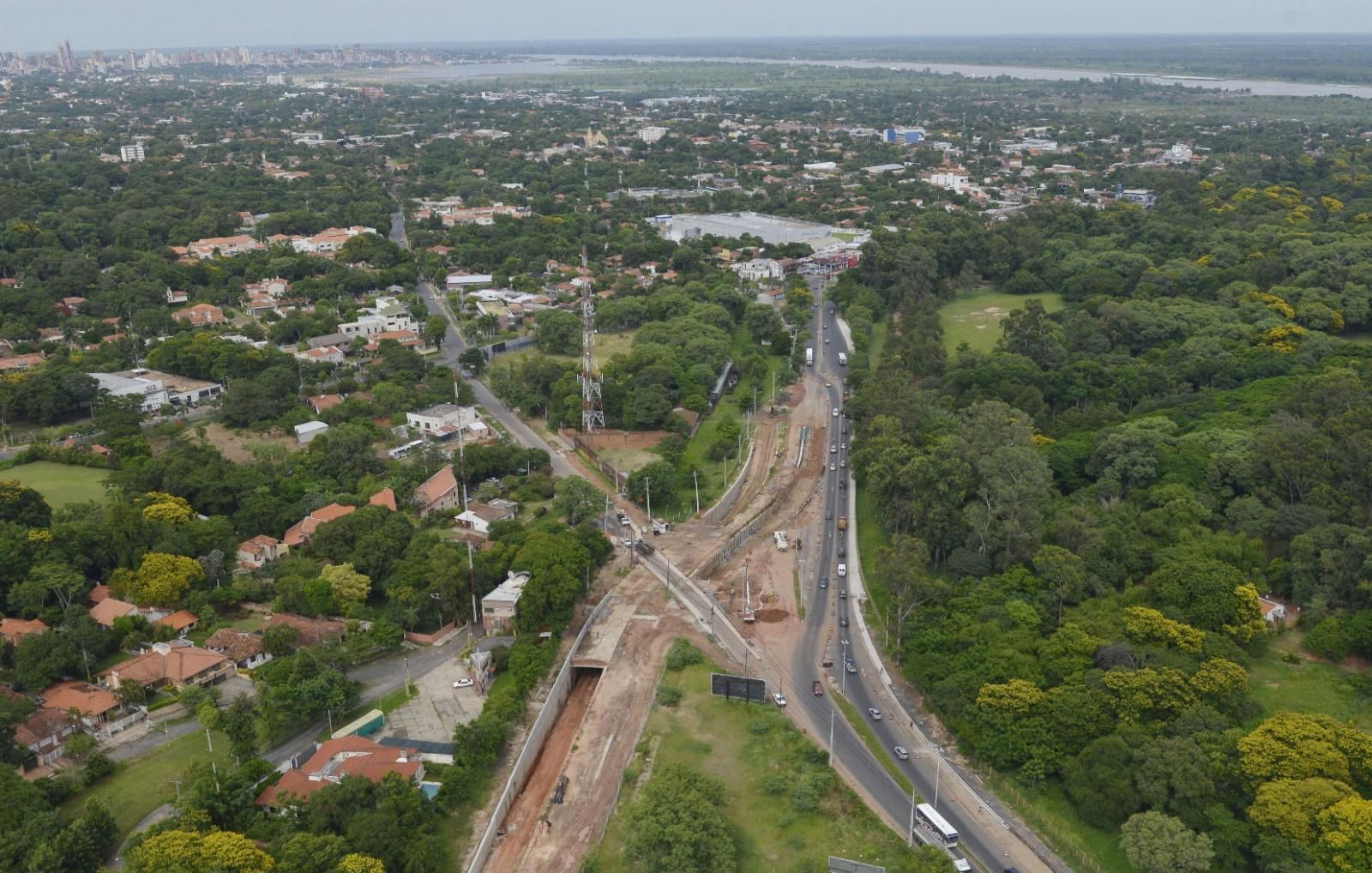 La franja de dominio del ferrocarril registra más de 350 ocupaciones ...