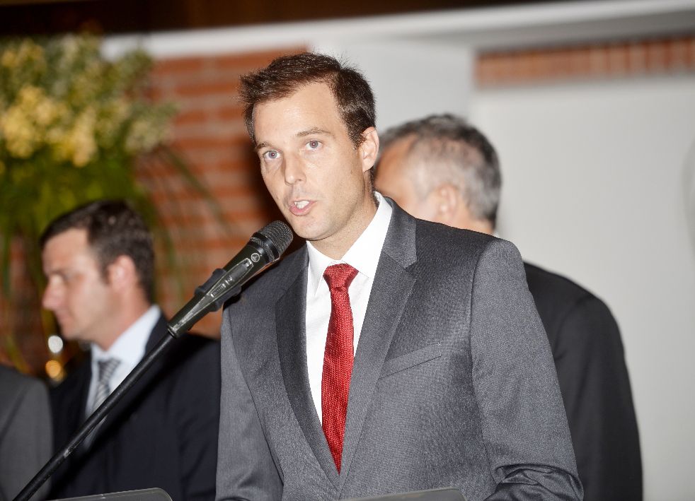 Habilitan el Consulado de Suiza - Política - ABC Color