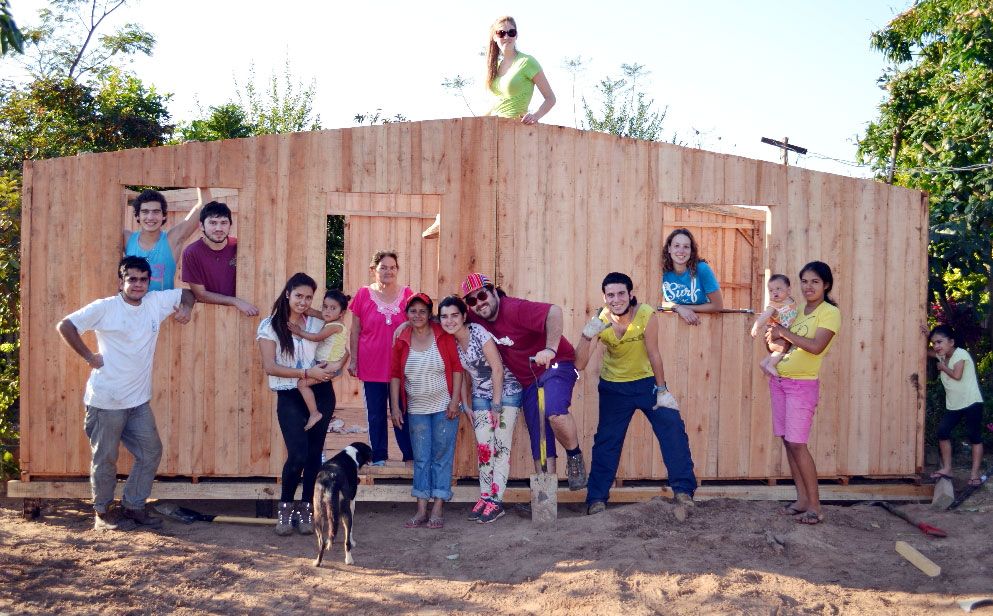 Chilenos vuelven a su país dejando a 300 familias bajo un techo digno ...